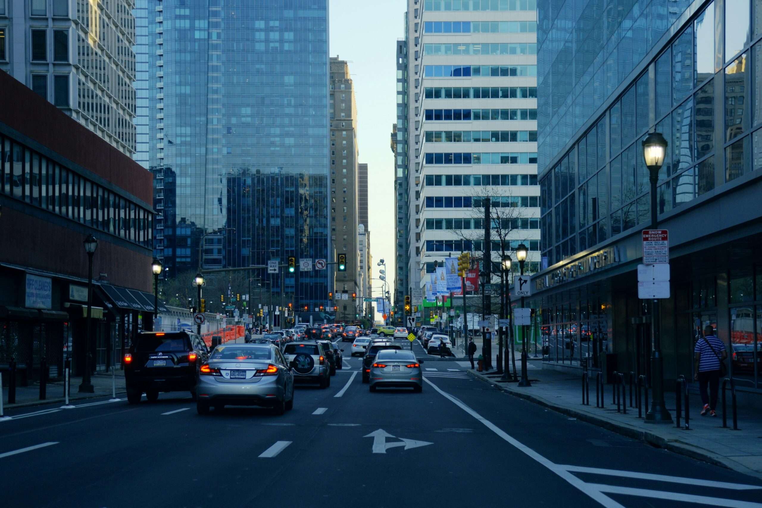 Tips for Running in Urban Environments: Navigating City Streets Safely